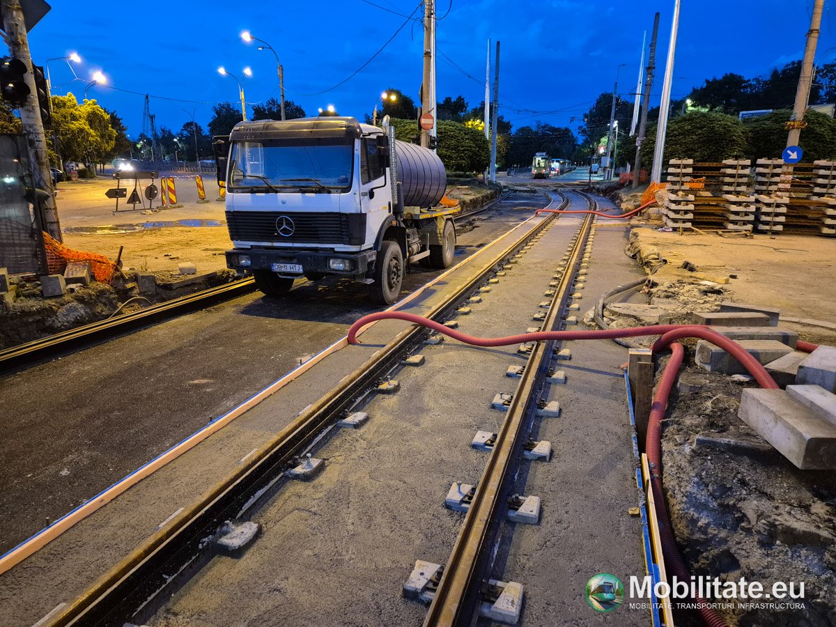 Prima betonare a noilor linii de tramvai pe Bulevardul Expoziției ...