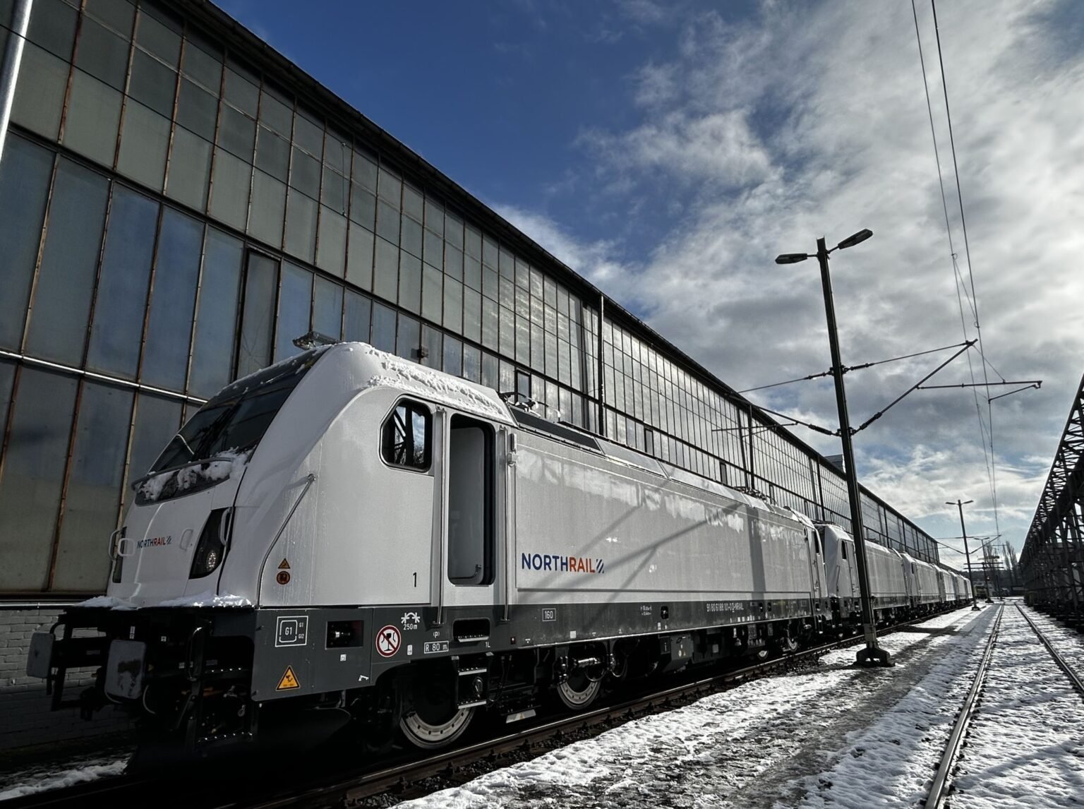 Alstom a început predarea locomotivelor Traxx Universal echipate cu ...