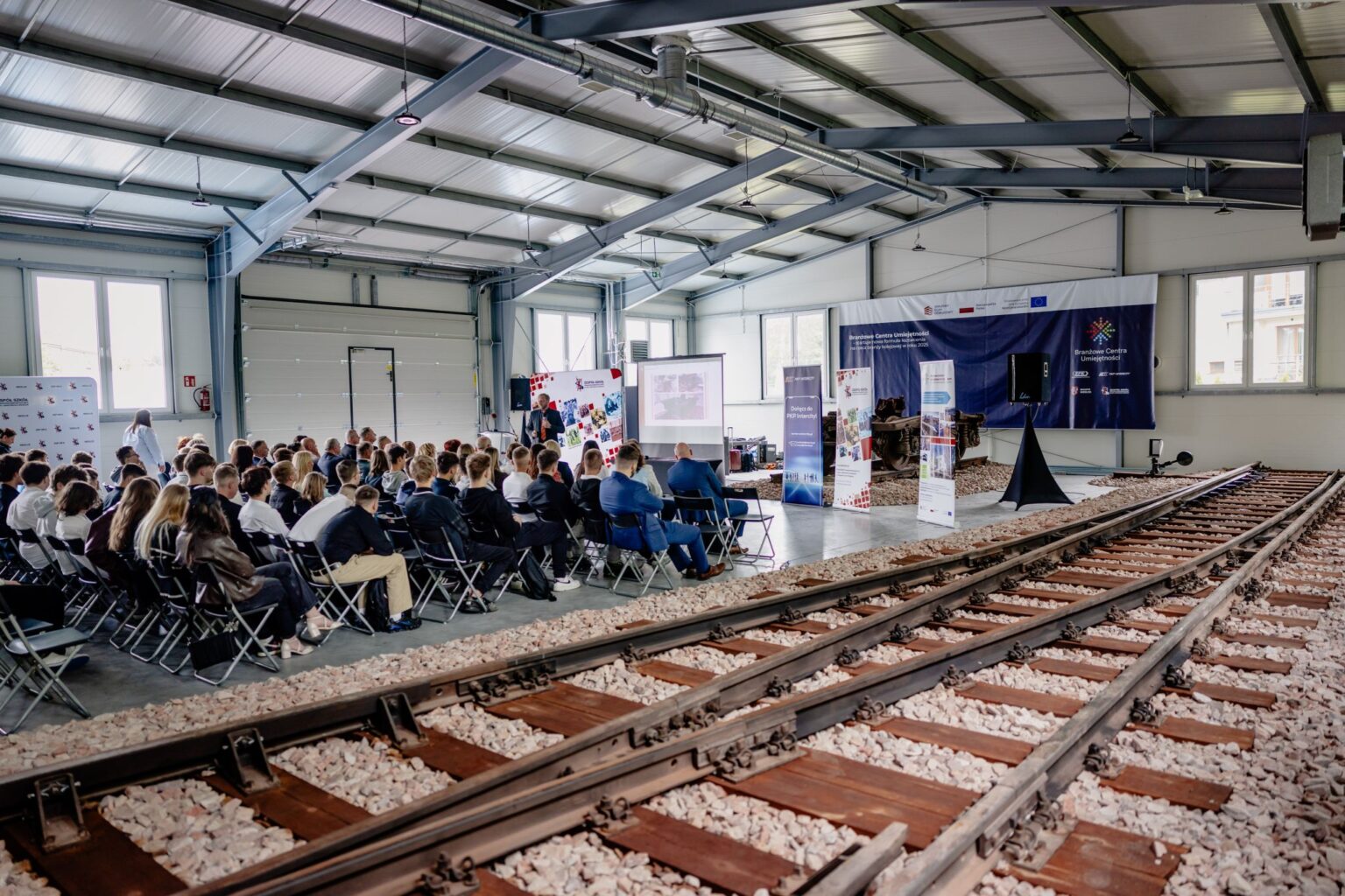 PKP Intercity susține formarea noilor specialiști feroviari prin ...